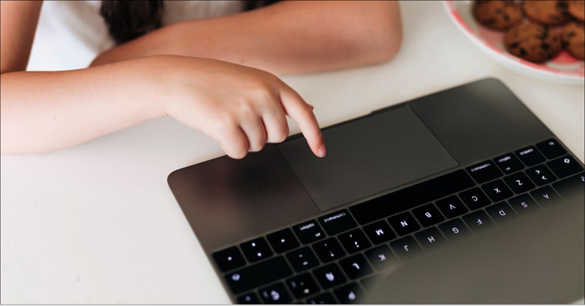 Mengenal Touchpad, Fungsi dan Cara Kerjanya pada Laptop | erablue.id